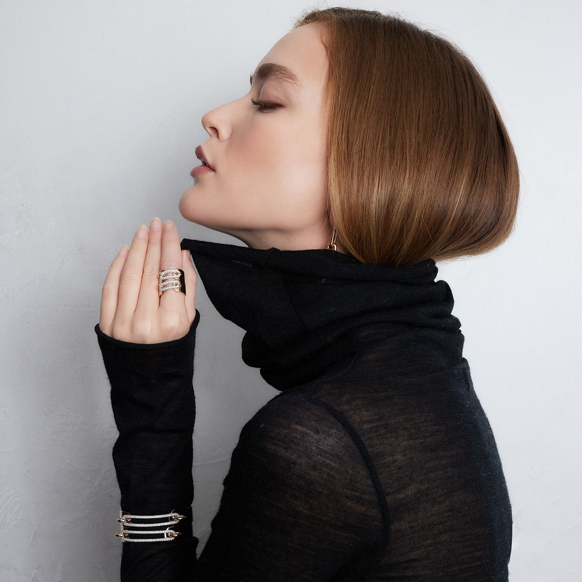 MORRELL 18K GOLD AND DIAMOND ELONGATED OVAL LINK CUFF RING – Walters Faith